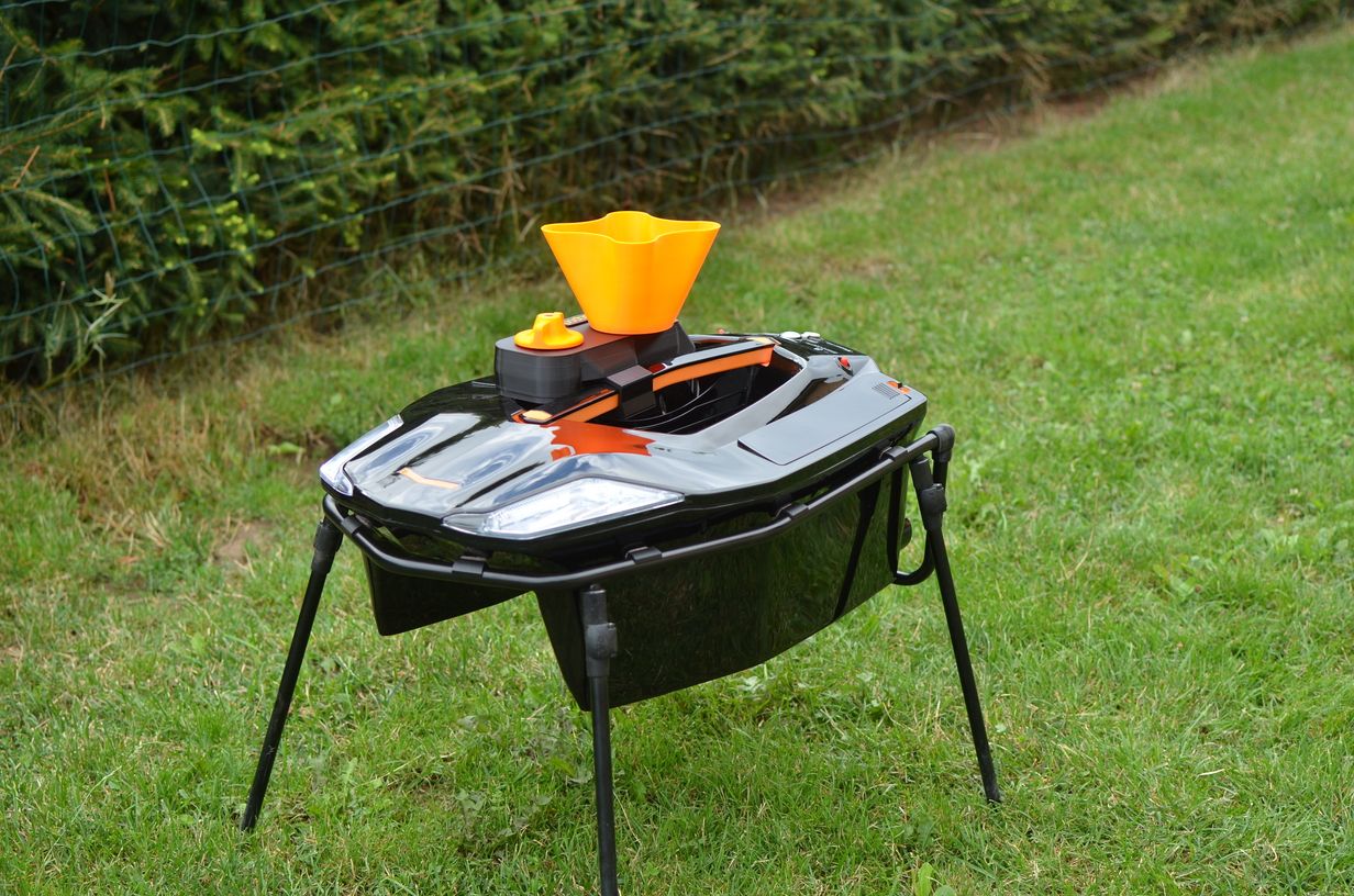 Bait Boat Pod - Toslon X-Boat Wind Up Bait Spreader WUBS