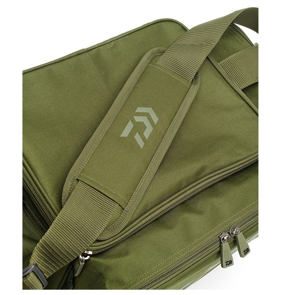 Daiwa - Black Widow Compact Tackle Bag