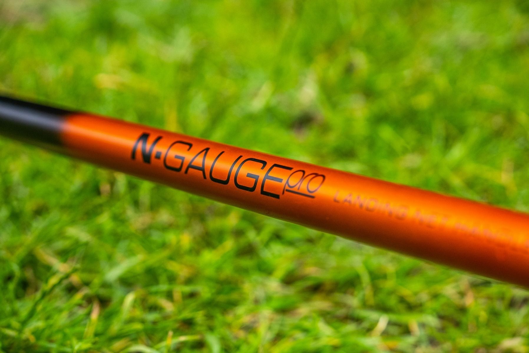 Guru - N-Gauge 400 Net Handle 4.0m 3pc